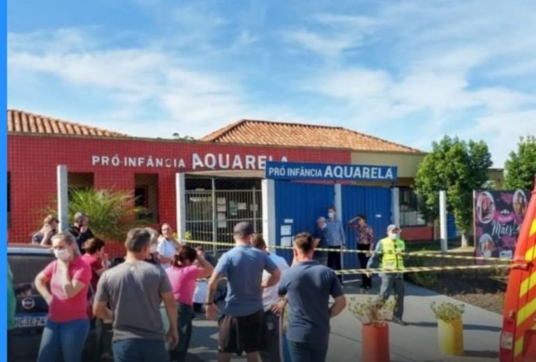 Jovem Mata Alunos E Professor A Facadas Em Escola
