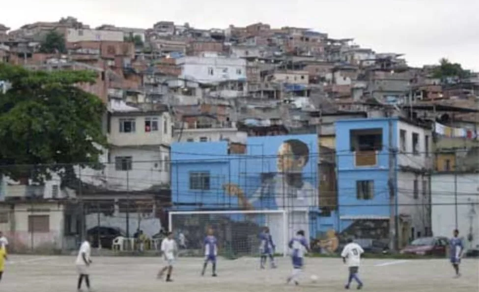 Comando Vermelho Se Fortalece no Rio Após Restrições do STF nas Favelas!